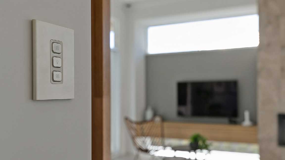 Vivid White Clipsal Iconic Push Button Wiser Smart Switch, 56% OFF